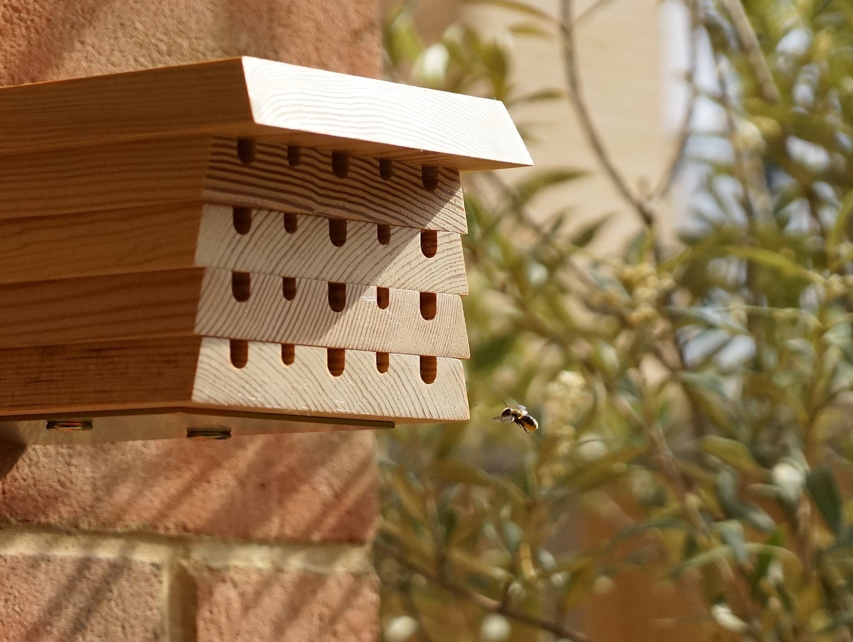 Hive Five Bee House – Really Well Made